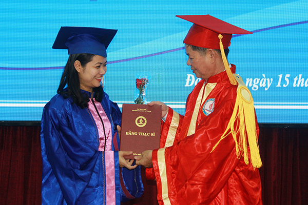 125 students receive MA degrees - Báo Đồng Nai điện tử